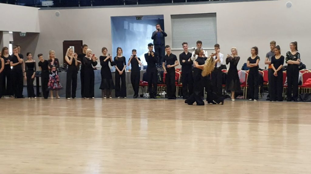 【ベニーズワルツ ナチュラルターンのローテーション ミルコが解説！】Mirko Gozzoli Teaches Viennese Waltz ...